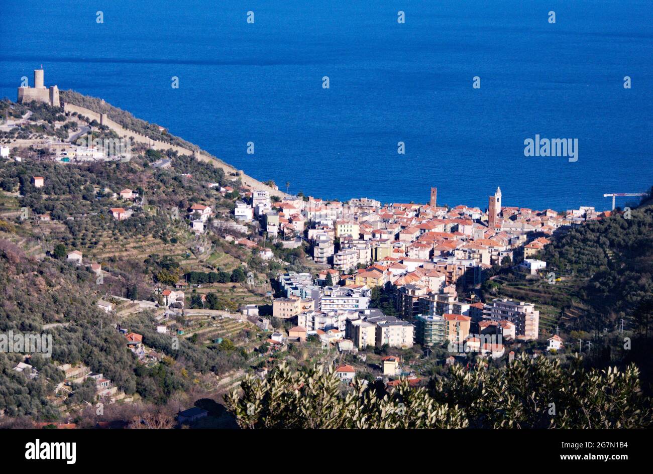Noli e le sue torri, Liguria, Italia Stock Photo - Alamy