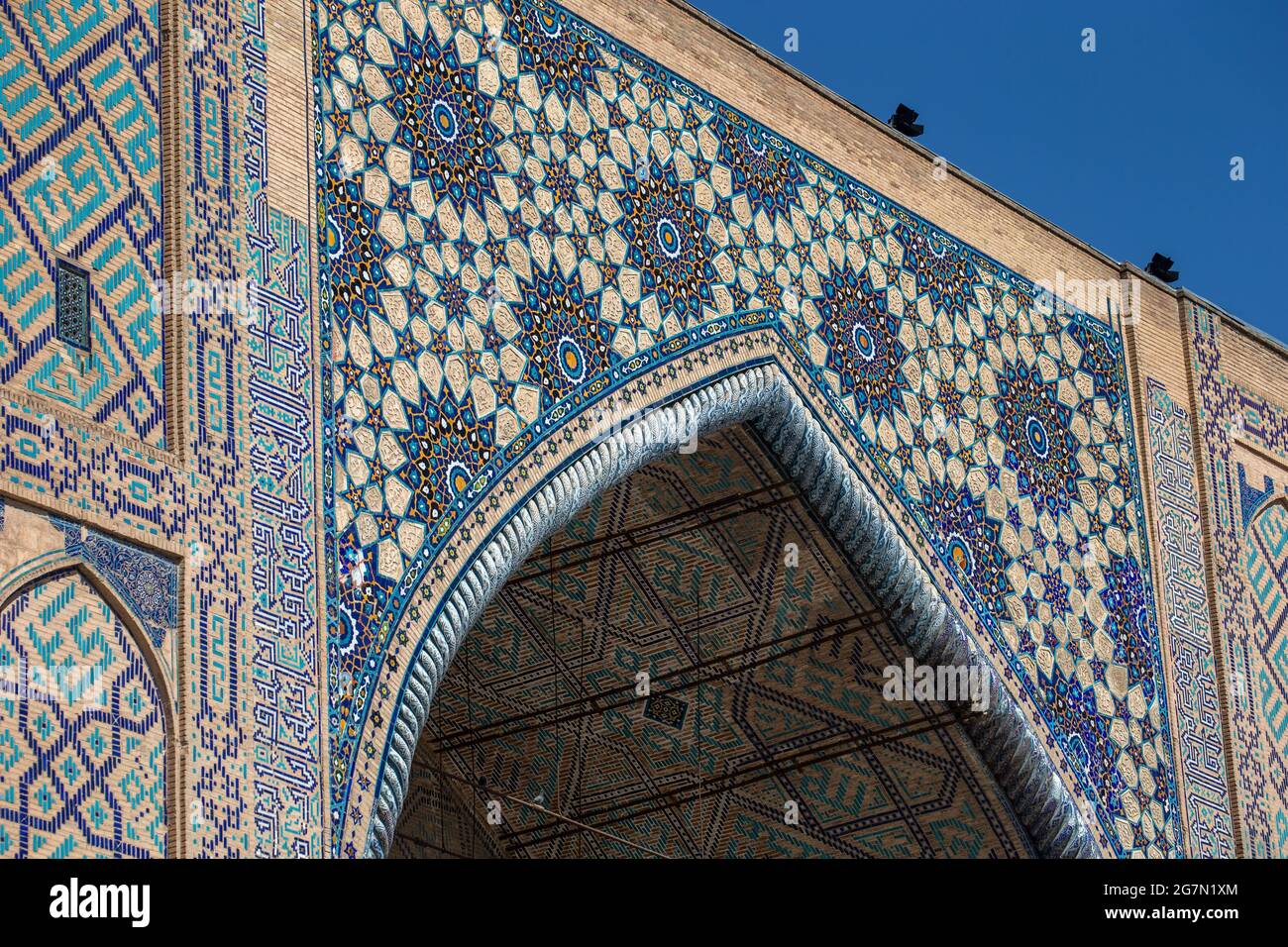 Ulugh Beg Madrasah, Registan complex, Samarkand, Uzbekistan Stock Photo ...