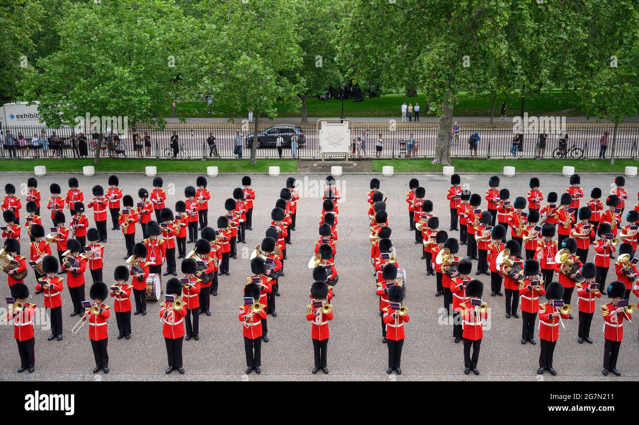 1st battalion welsh guards corps of drums hi-res stock photography and ...