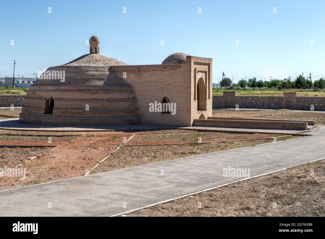 Sardoba Malik, 11th century well, Navoiy region, Uzbekistan Stock Photo ...
