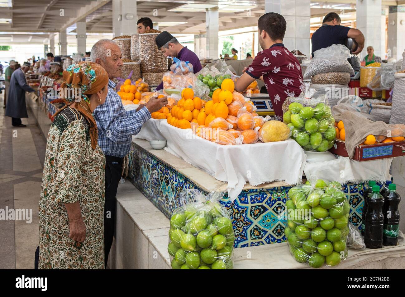 Uzbekistan samarkand siyob bazaar hi-res stock photography and images ...