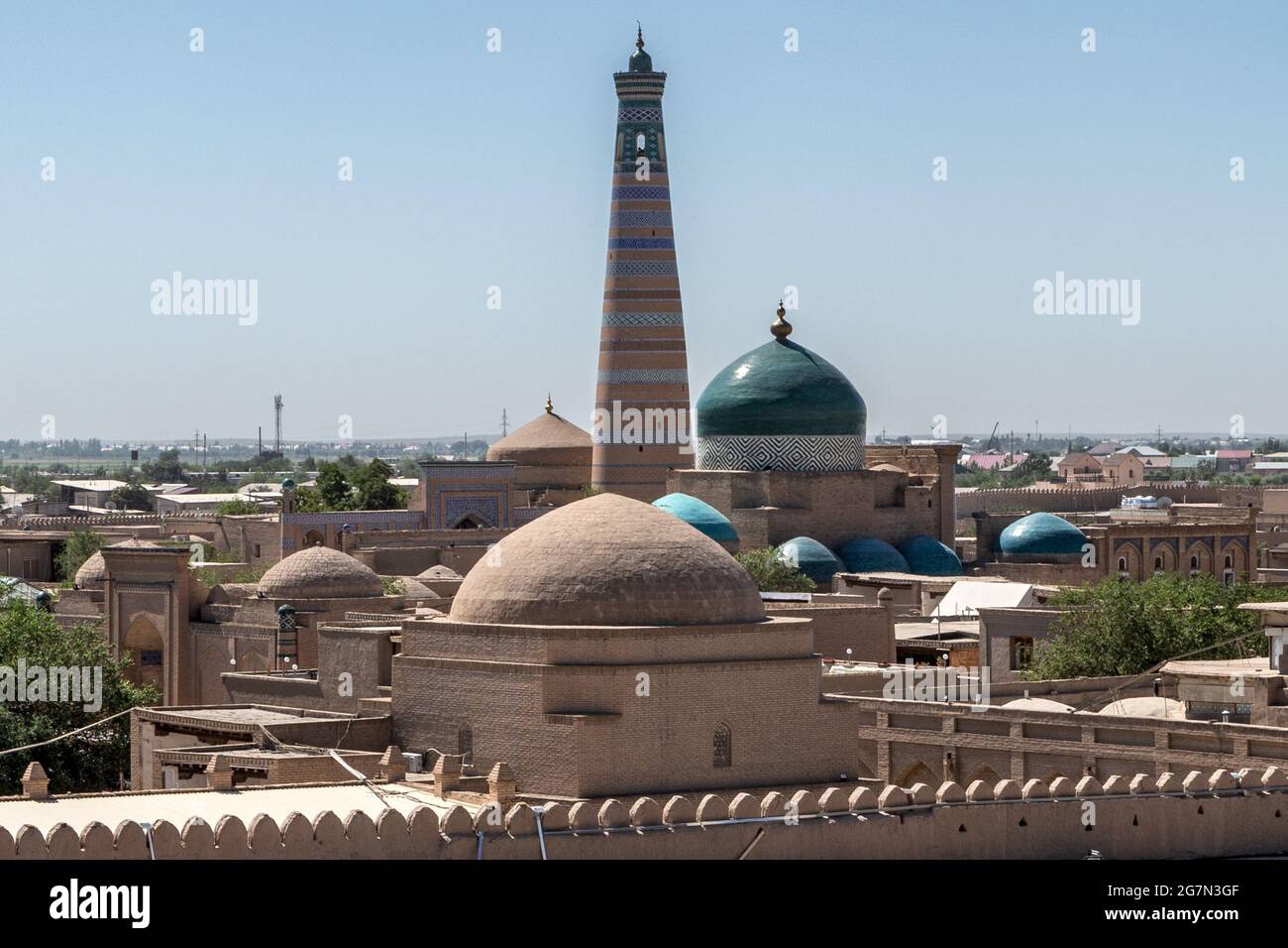 Islam Khoja Complex: mosque & minaret, Mausoleum of Makhmud Pakhlavan ...