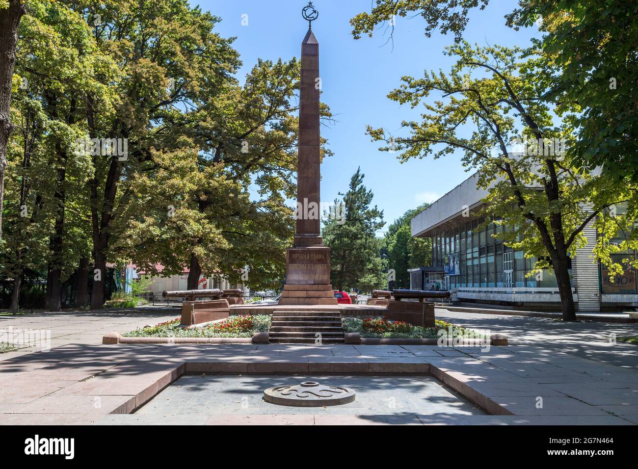 Mausoleum of soviet soldiers hi-res stock photography and images - Alamy