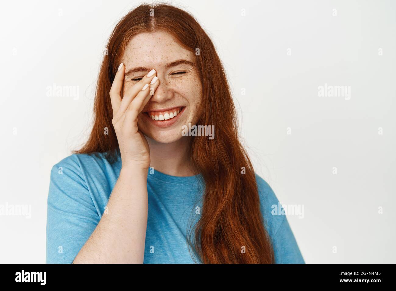 Beauty face. Close up portrait of happy redhead woman laughing, smiling ...