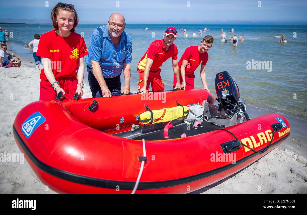 Prerow, Germany. 15th July, 2021. Harry Glawe (CDU, 2nd from left ...