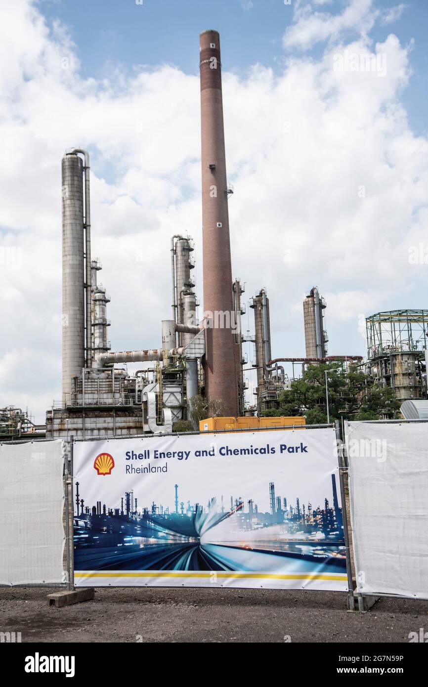 Wesseling, Deutschland. 02nd July, 2021. Shell Energy sign at Chemicals ...