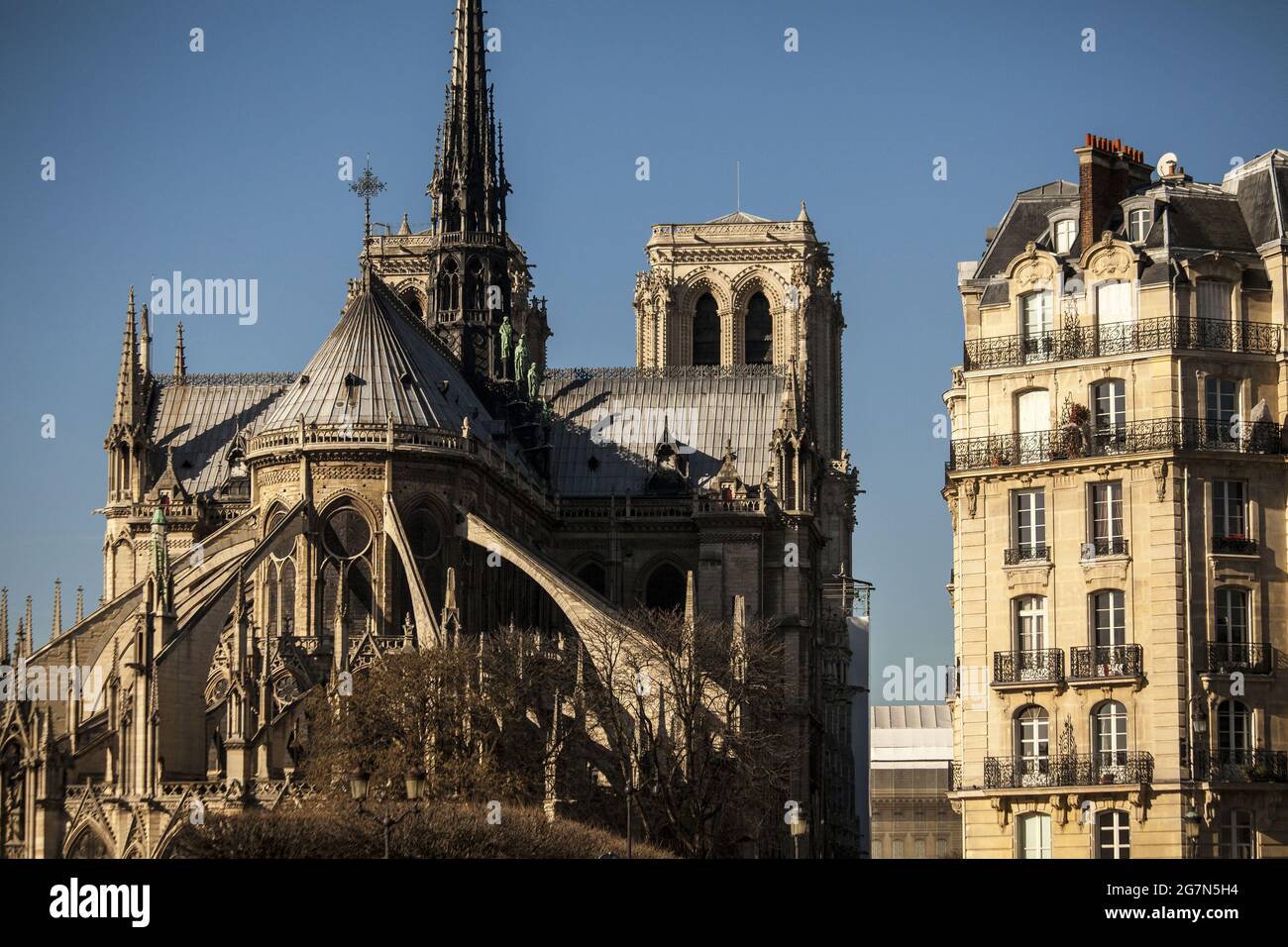 75004 paris hi-res stock photography and images - Alamy