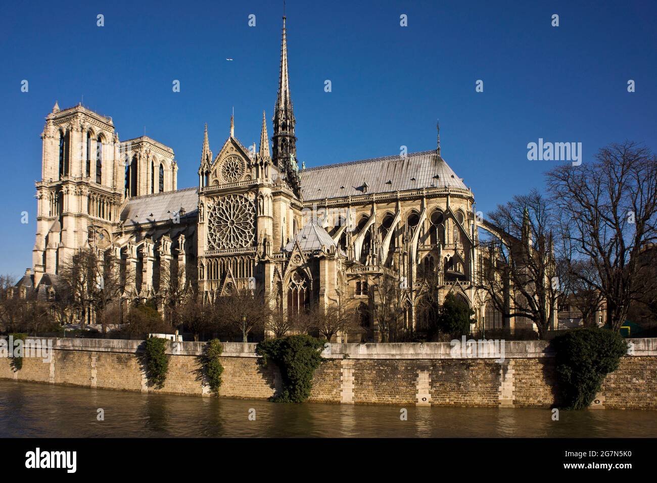 75004 paris hi-res stock photography and images - Alamy