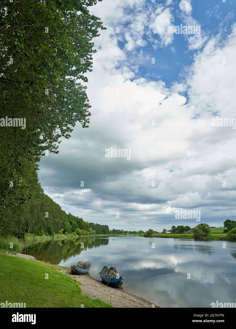 Boom netting hi-res stock photography and images - Alamy