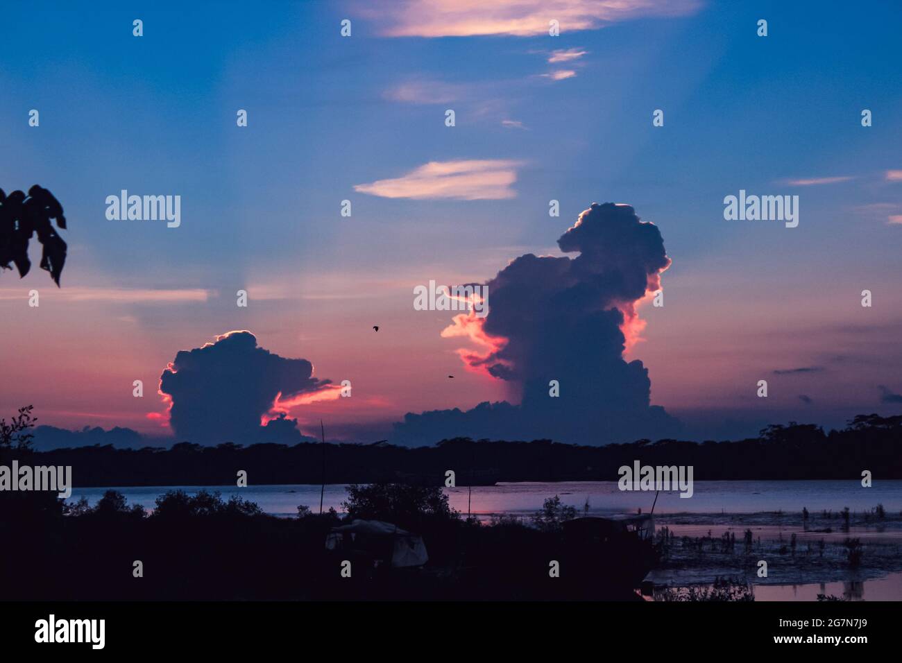 Strange sky color hi-res stock photography and images - Alamy