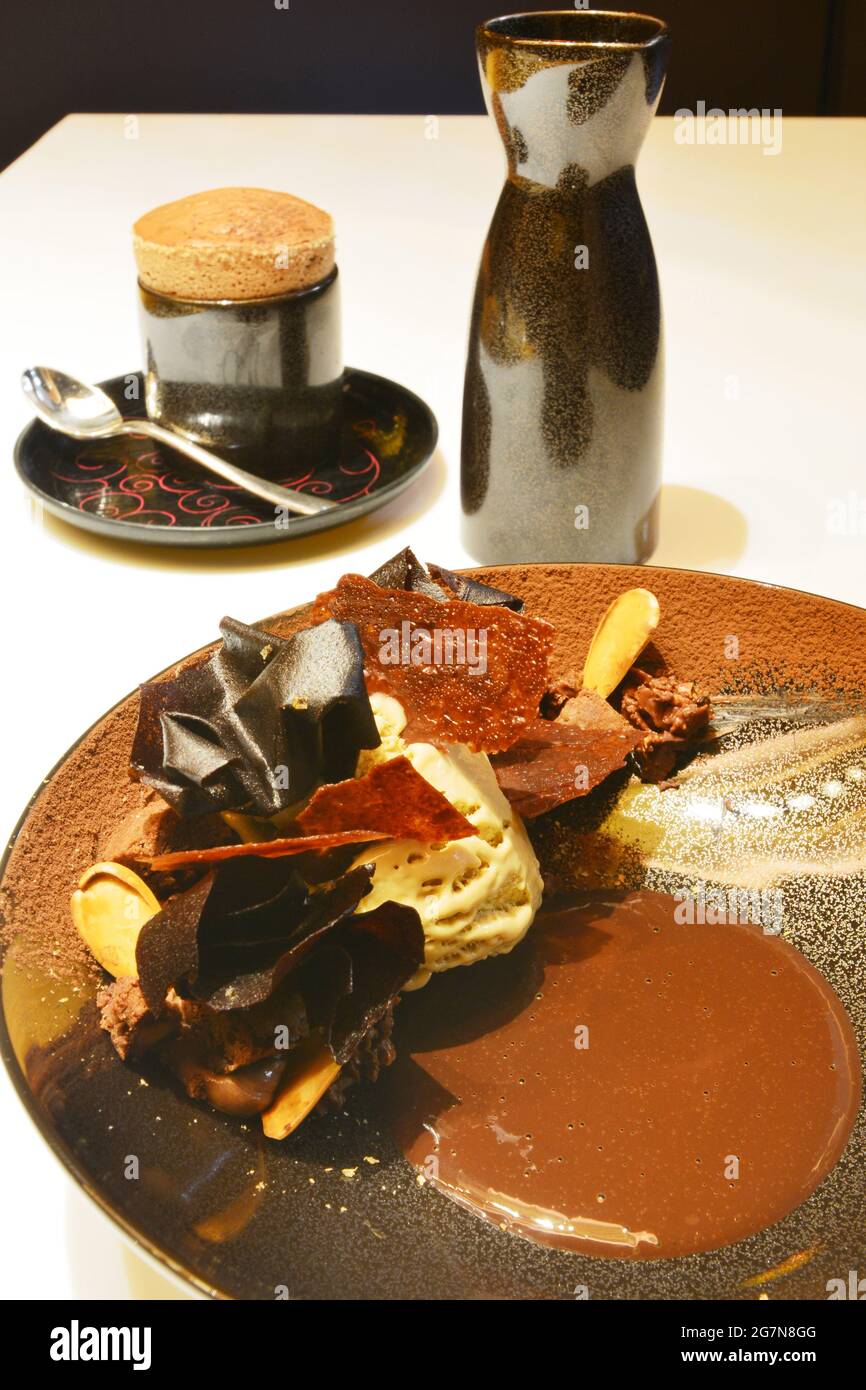 FRANCE. PARIS 75001. HOTEL LE MEURICE (5*). DESERT MADE BY CEDRIC GORET ...