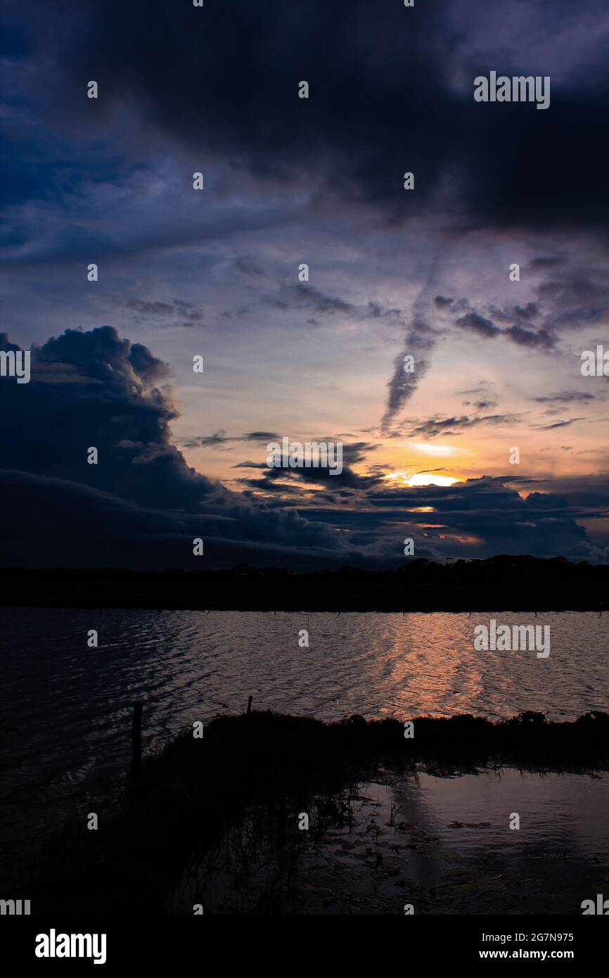 Beautiful sunset landscape hi-res stock photography and images - Alamy