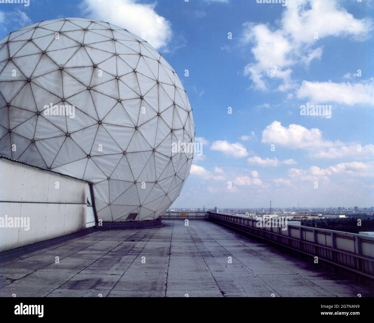 Die US-Army in Berlin - Fieldstation Teufelsberg Stock Photo - Alamy