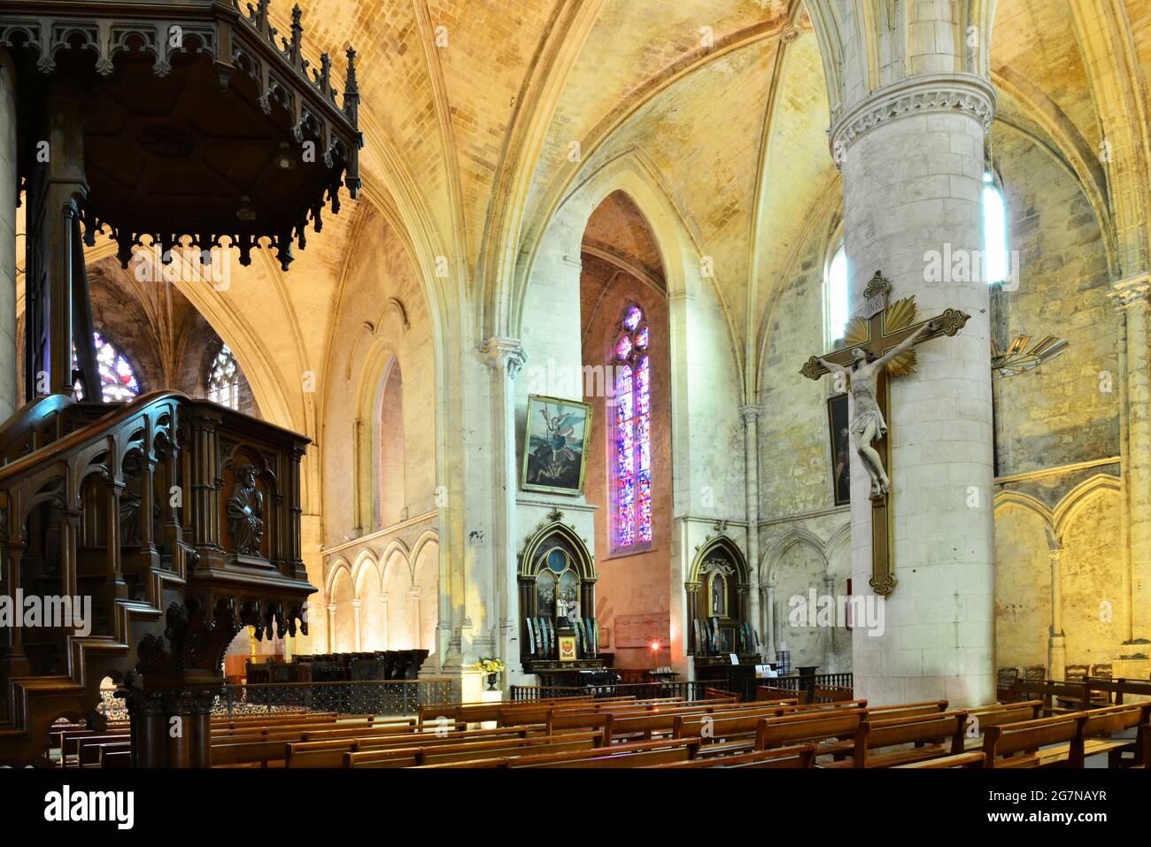 FRANCE. GIRONDE (33). WINE ROUTE ON SAINT-EMILION. INSIDE THE CHURCH OF ...