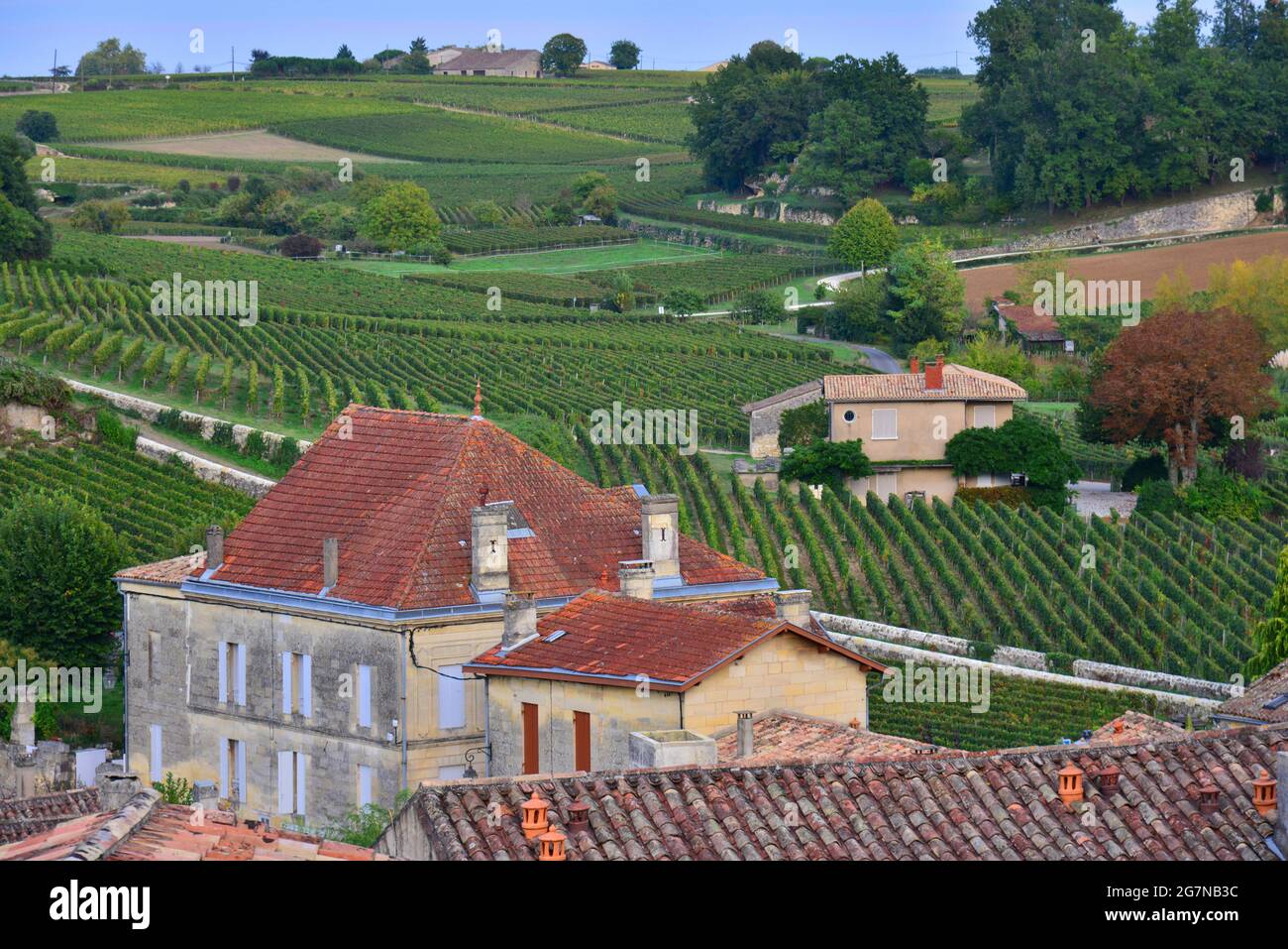 FRANCE. GIRONDE (33). WINE ROUTE ON SAINT-EMILION.VINEYARDS AUROUND THE ...