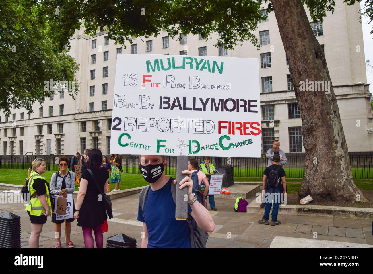 Dangerous cladding hi-res stock photography and images - Alamy