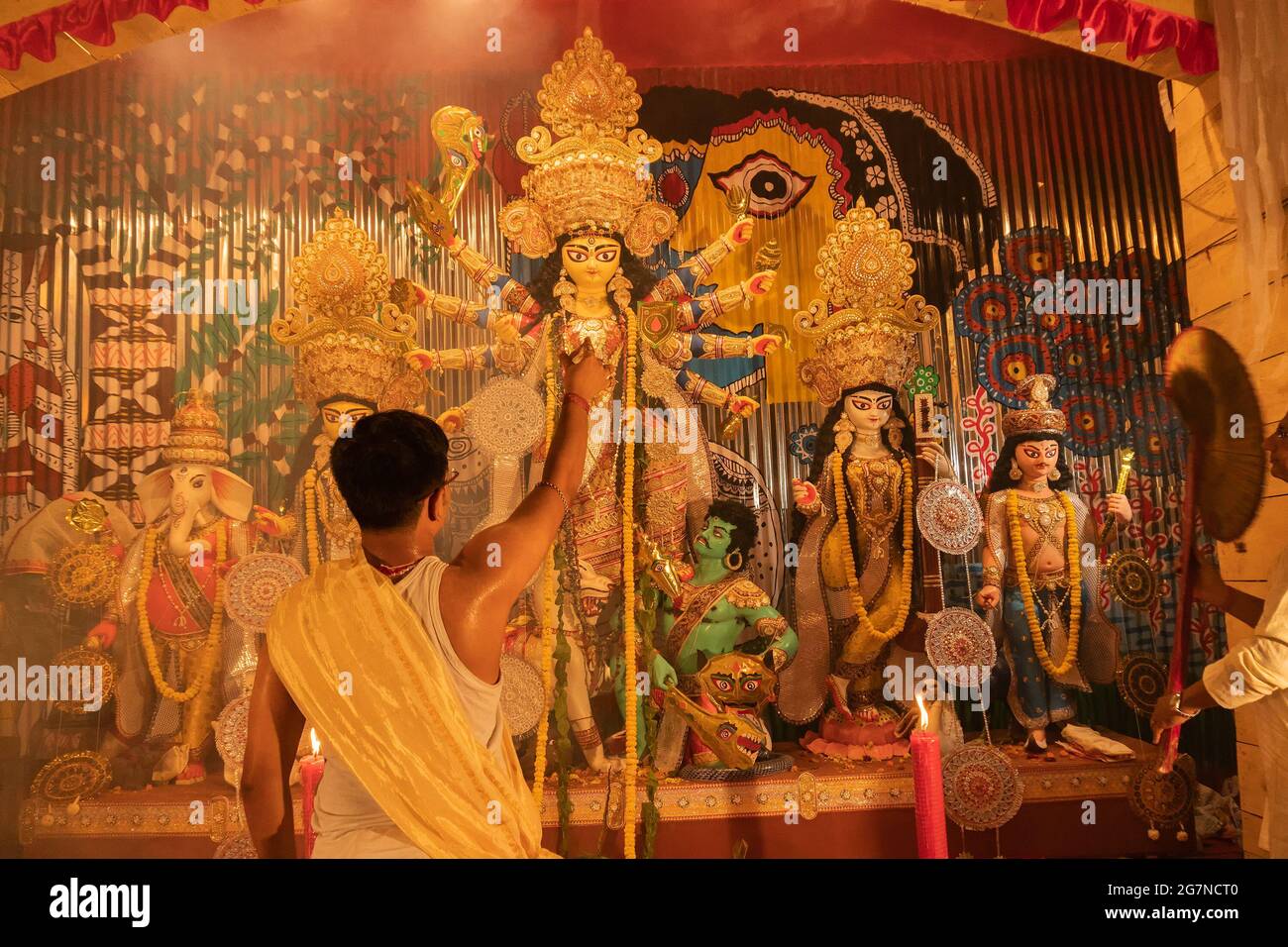 KOLKATA , INDIA - SEPTEMBER 27, 2017 : Saptami Puja - young Hindu ...