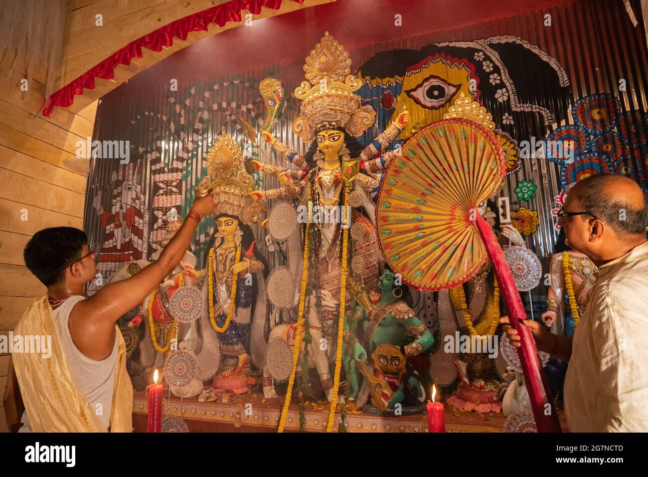 KOLKATA , INDIA - SEPTEMBER 27, 2017 : Saptami Puja - young Hindu ...