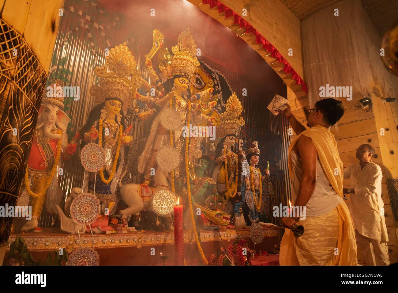 KOLKATA , INDIA - SEPTEMBER 27, 2017 : Saptami Puja - young Hindu ...