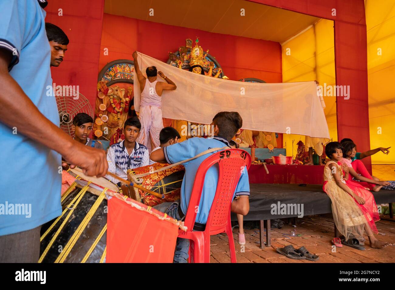 Dhaak dhaaki hi-res stock photography and images - Alamy