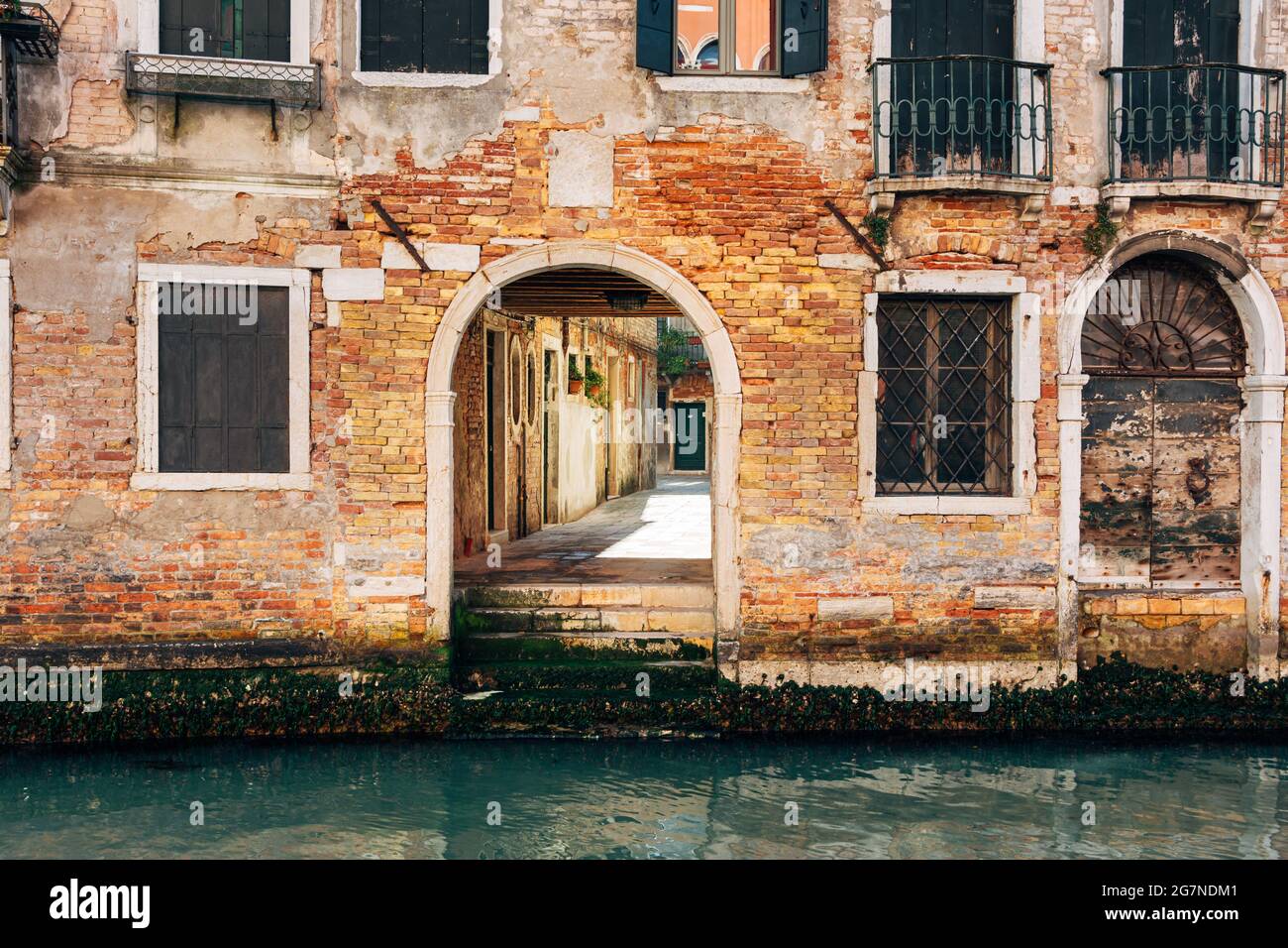 Orange apartment building venice hi-res stock photography and images ...
