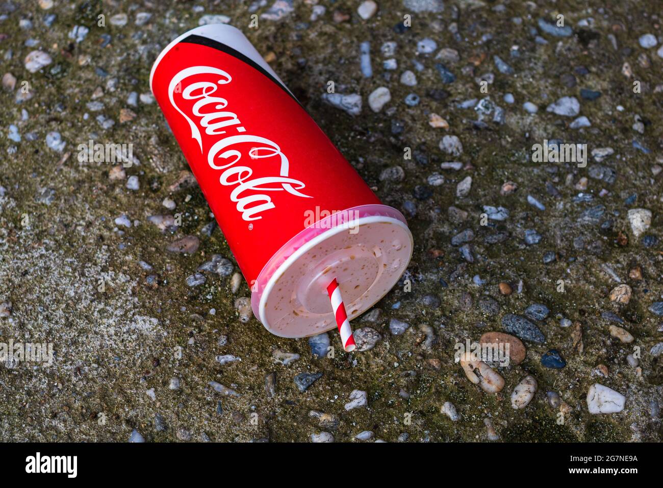 Paper cup coca cola hi-res stock photography and images - Alamy