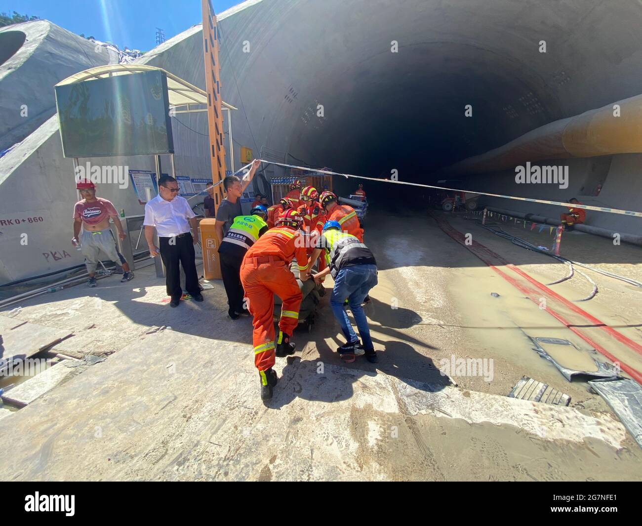 Flooded construction site 2021 hi-res stock photography and images - Alamy