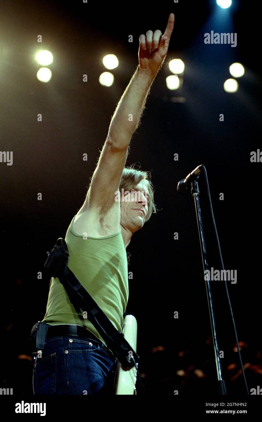 Canadian pop singer bryan adams hi-res stock photography and images - Alamy