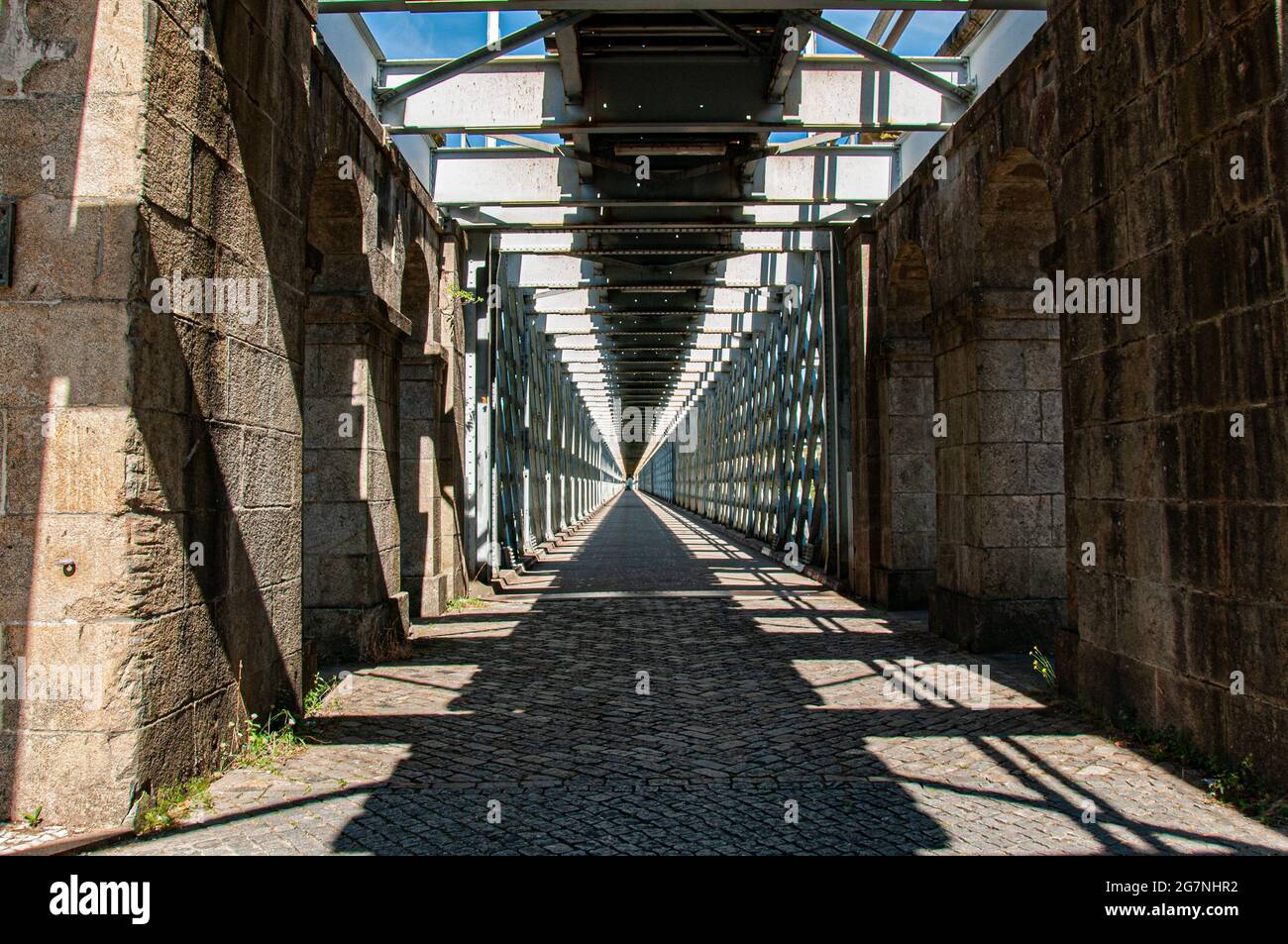 Under structure hi-res stock photography and images - Alamy