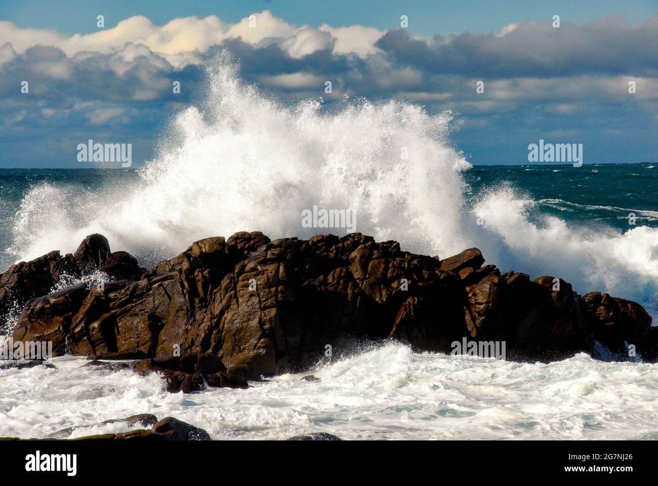Sea splash hi-res stock photography and images - Alamy