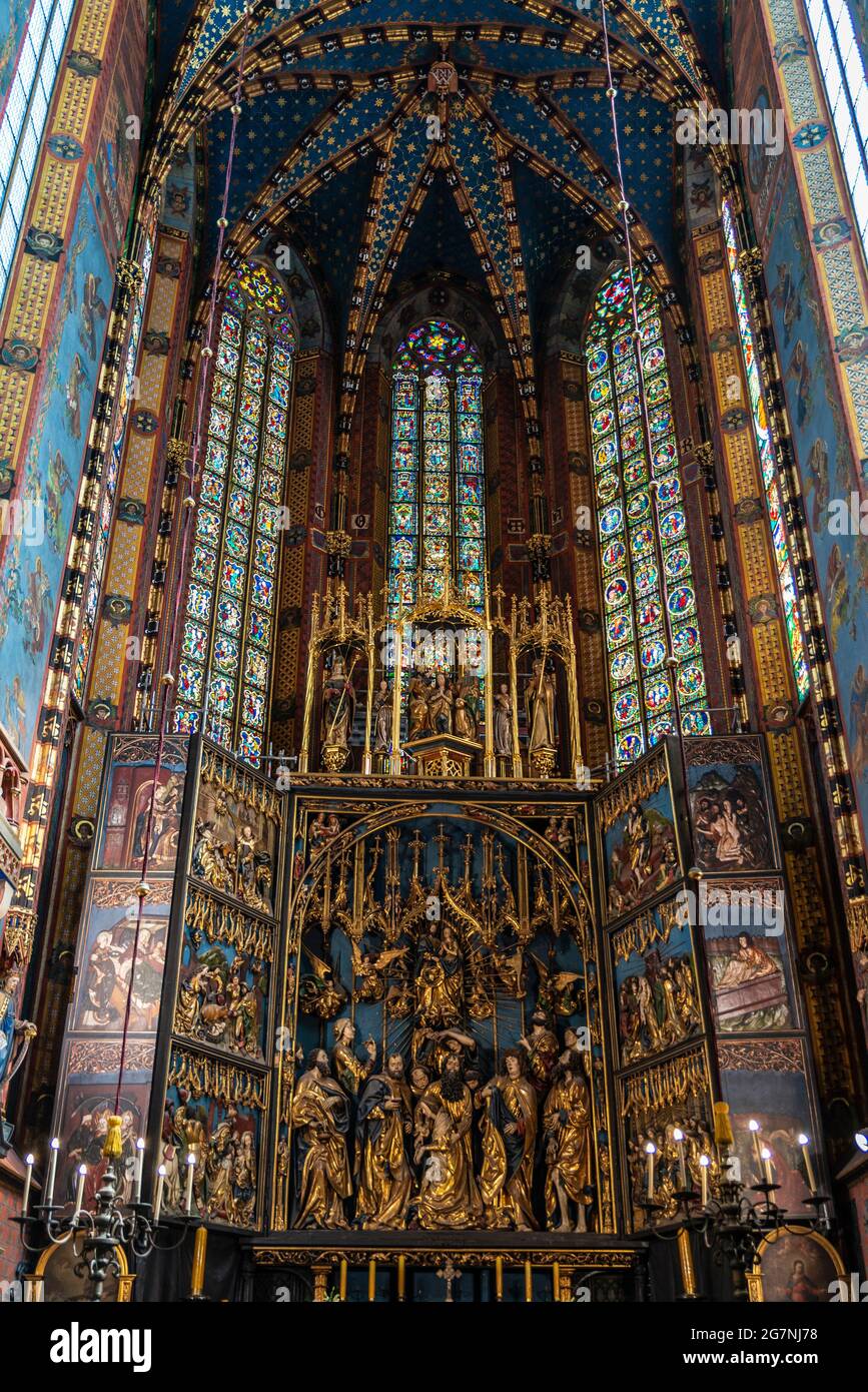 Altar of the Saint Mary Basilica in the Main Market Square in Krakow, Poland Stock Photo - Alamy