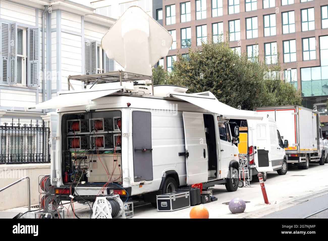 News Van Television High Resolution Stock Photography and Images - Alamy
