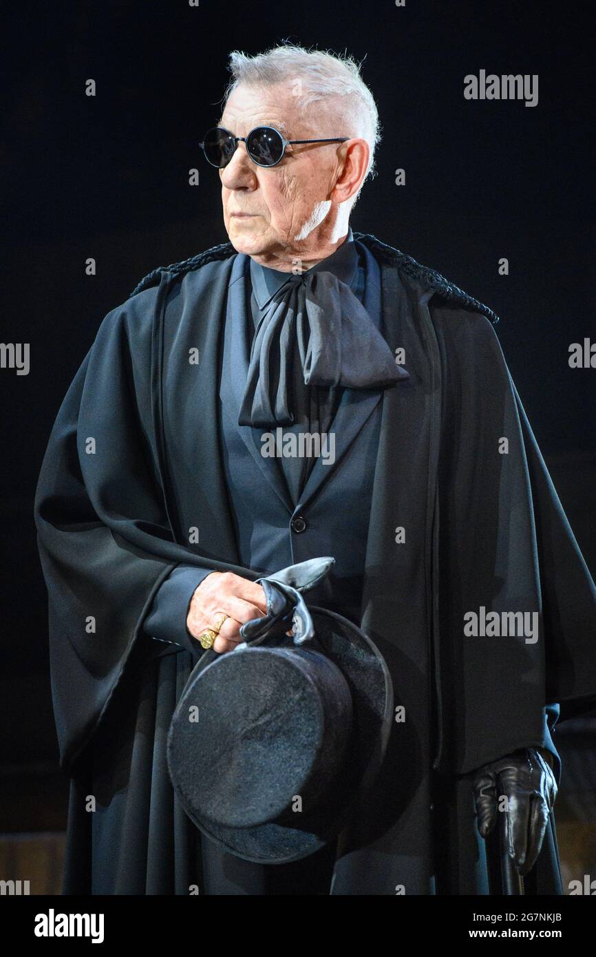 Windsor, UK. 15 July 2021. Sir Ian McKellen performing in Hamlet, at ...