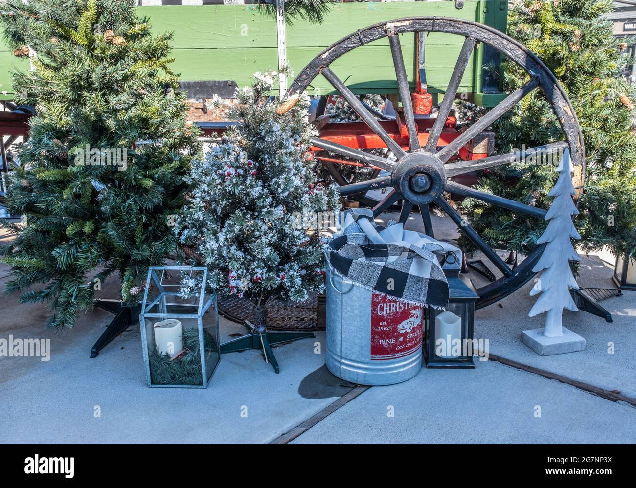 Seasonal country Christmas theme display outdoors with a rustic wagon ...