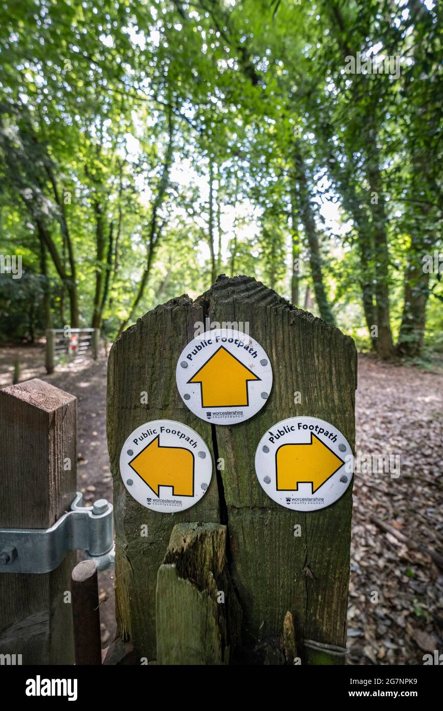 Right of way markers hi-res stock photography and images - Alamy