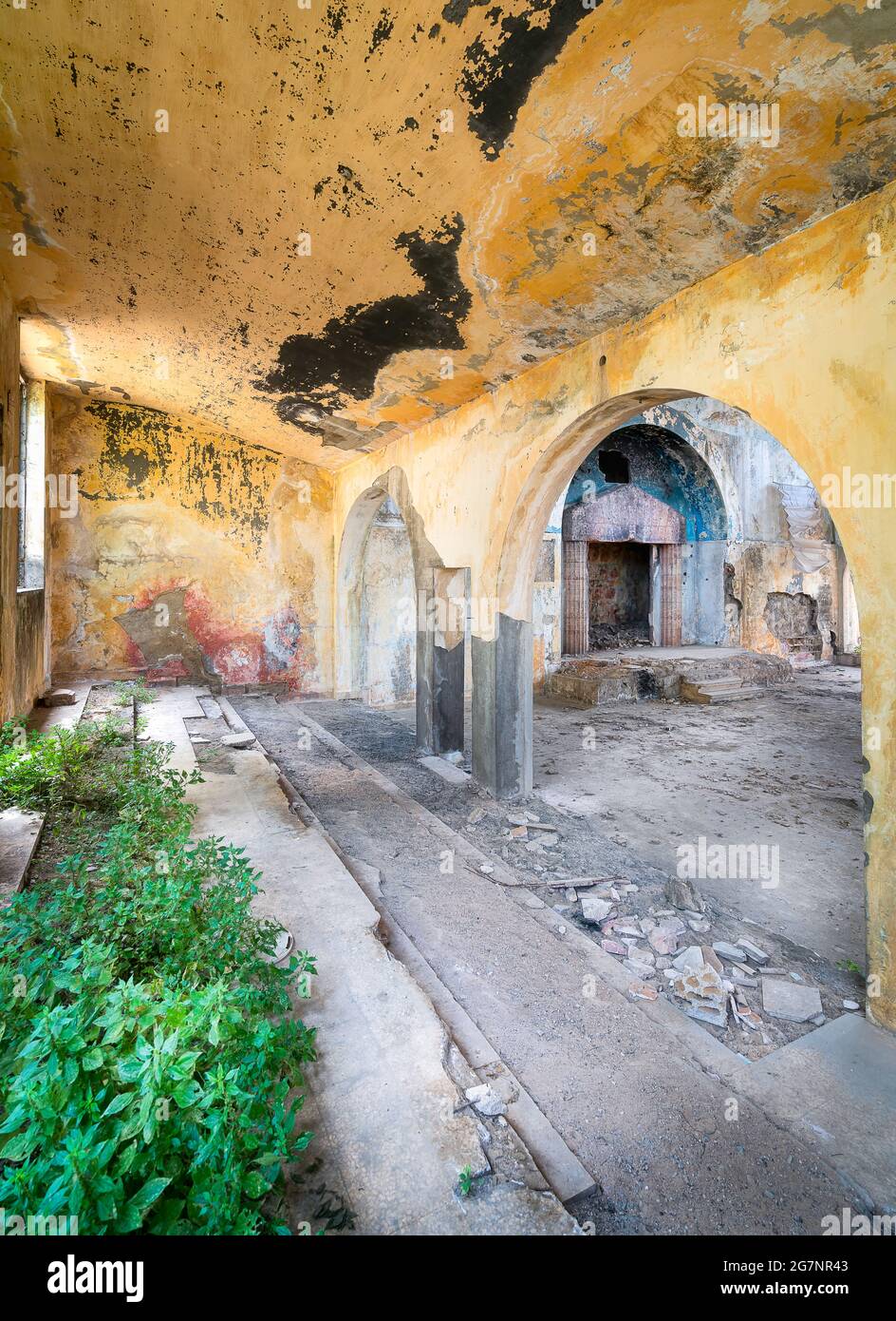 Abandoned Bhamdoun Synagogue in Lebanon Stock Photo - Alamy