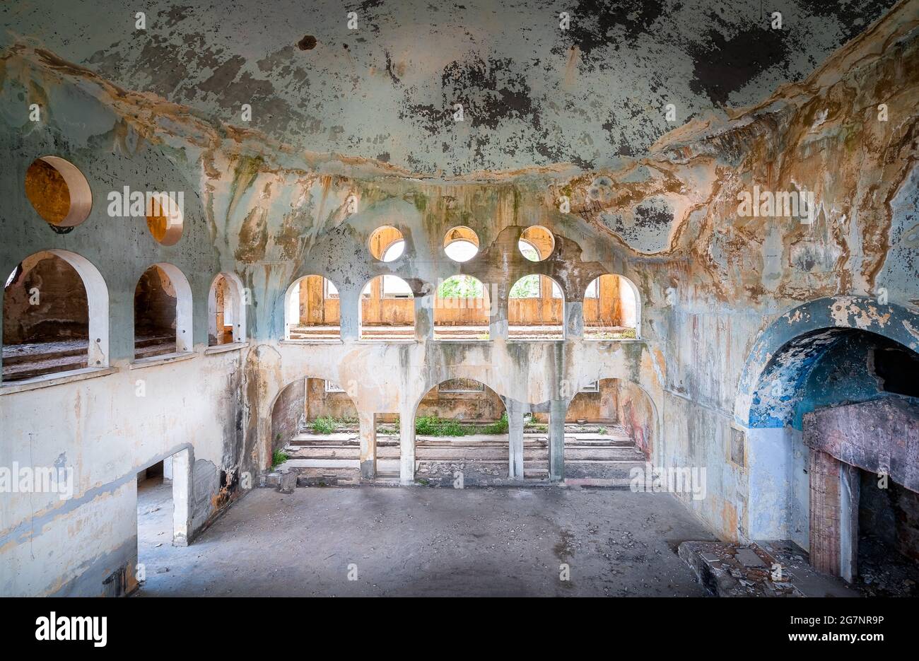 Abandoned Bhamdoun Synagogue in Lebanon Stock Photo - Alamy