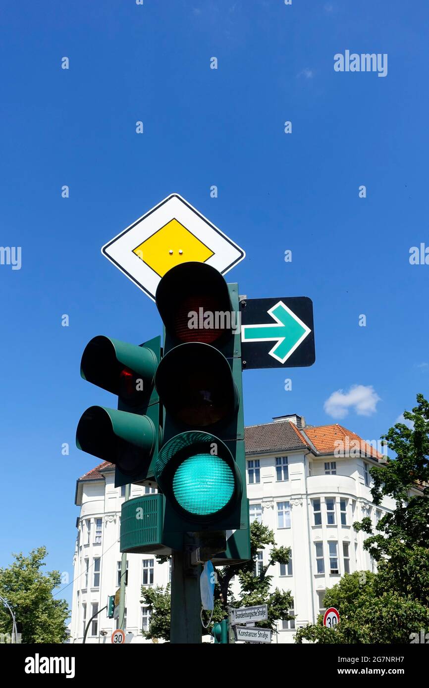 Traffic light in Berlin with green arrow Stock Photo - Alamy Traffic light in Berlin with green arrow Stock Photo - Alamy