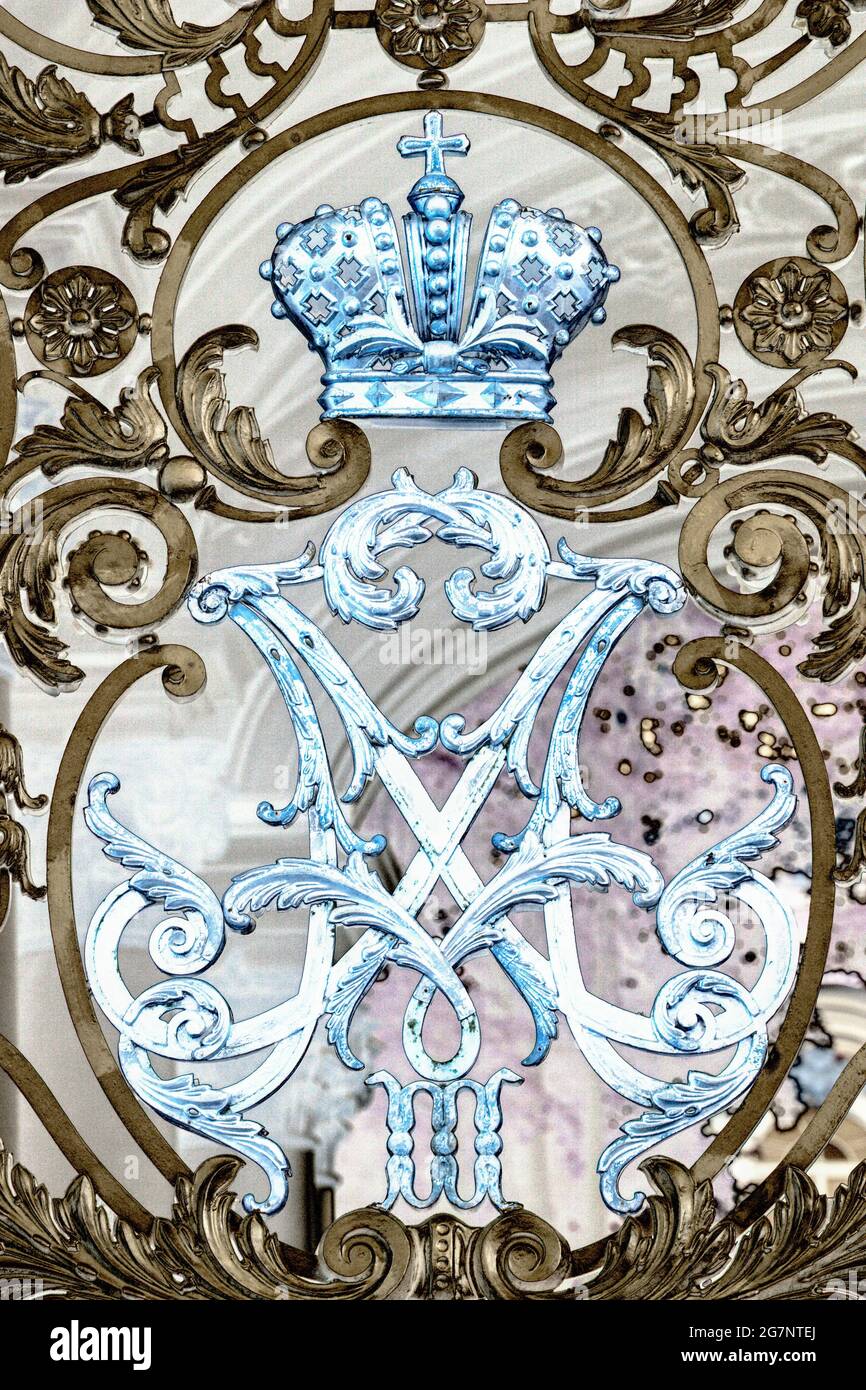 Russian tsar crown hi-res stock photography and images - Alamy