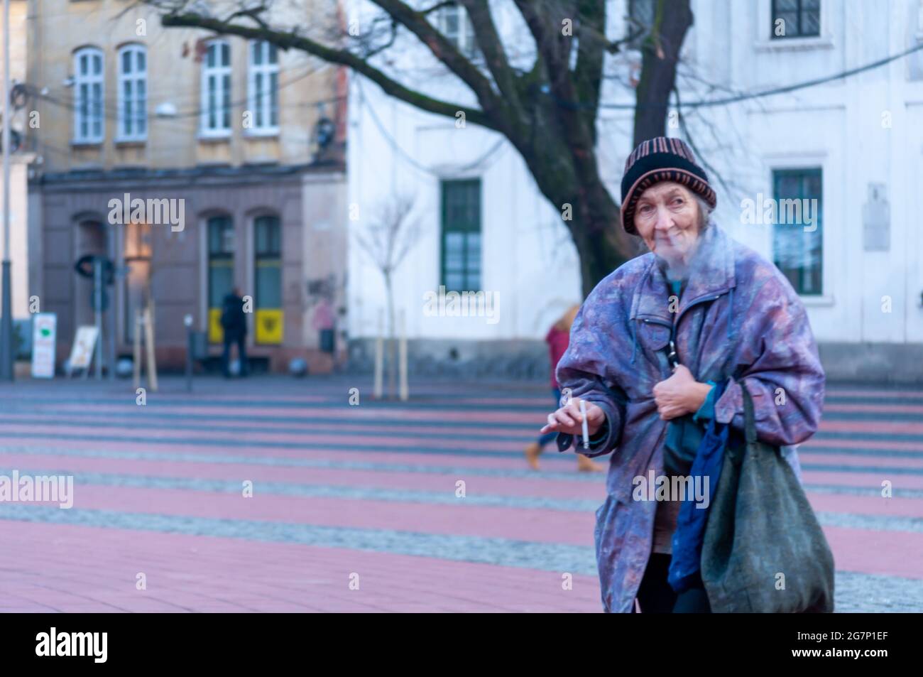 Female walking and smoking hi-res stock photography and images - Alamy