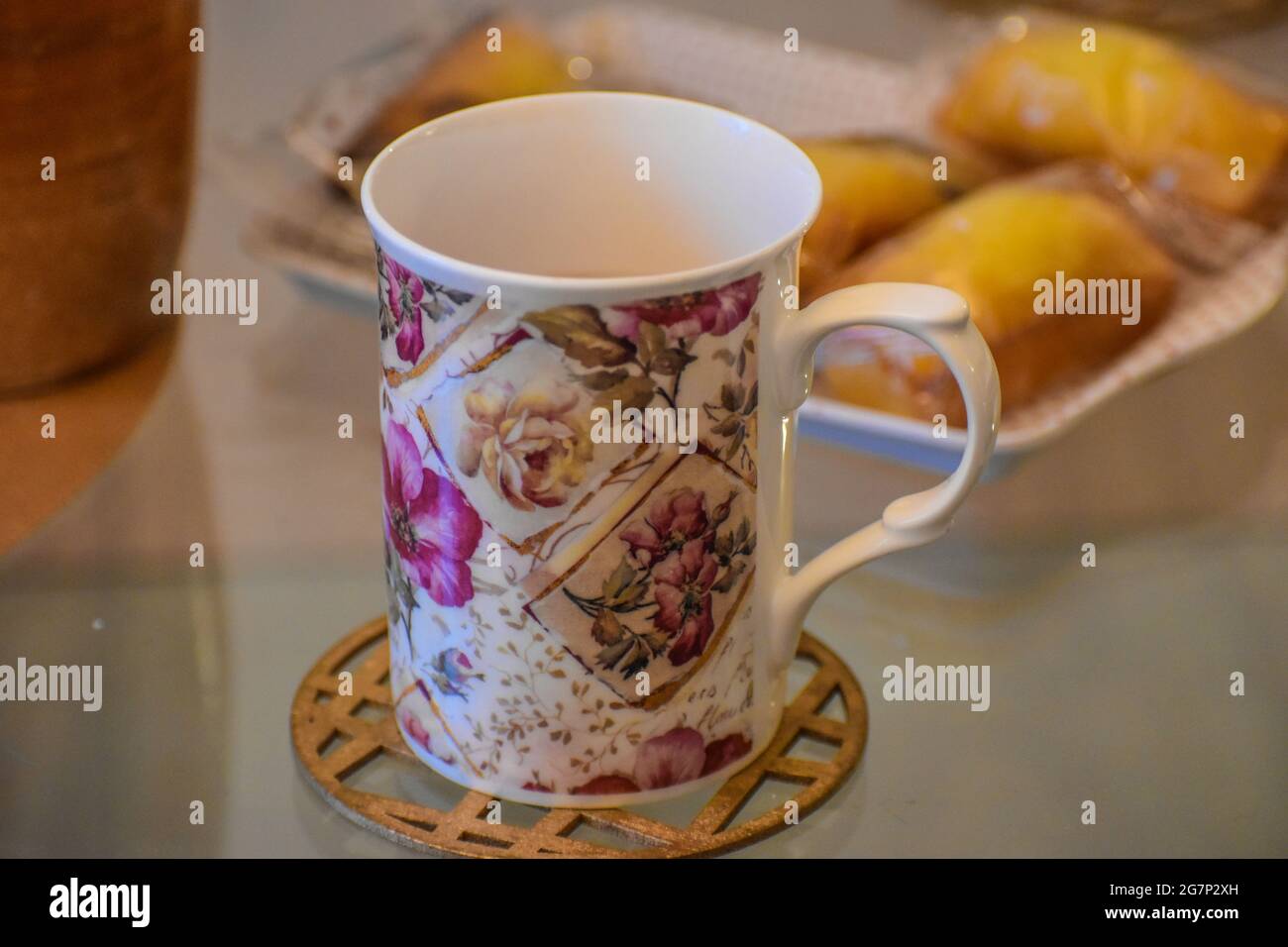 Mug filled tea hi-res stock photography and images - Alamy