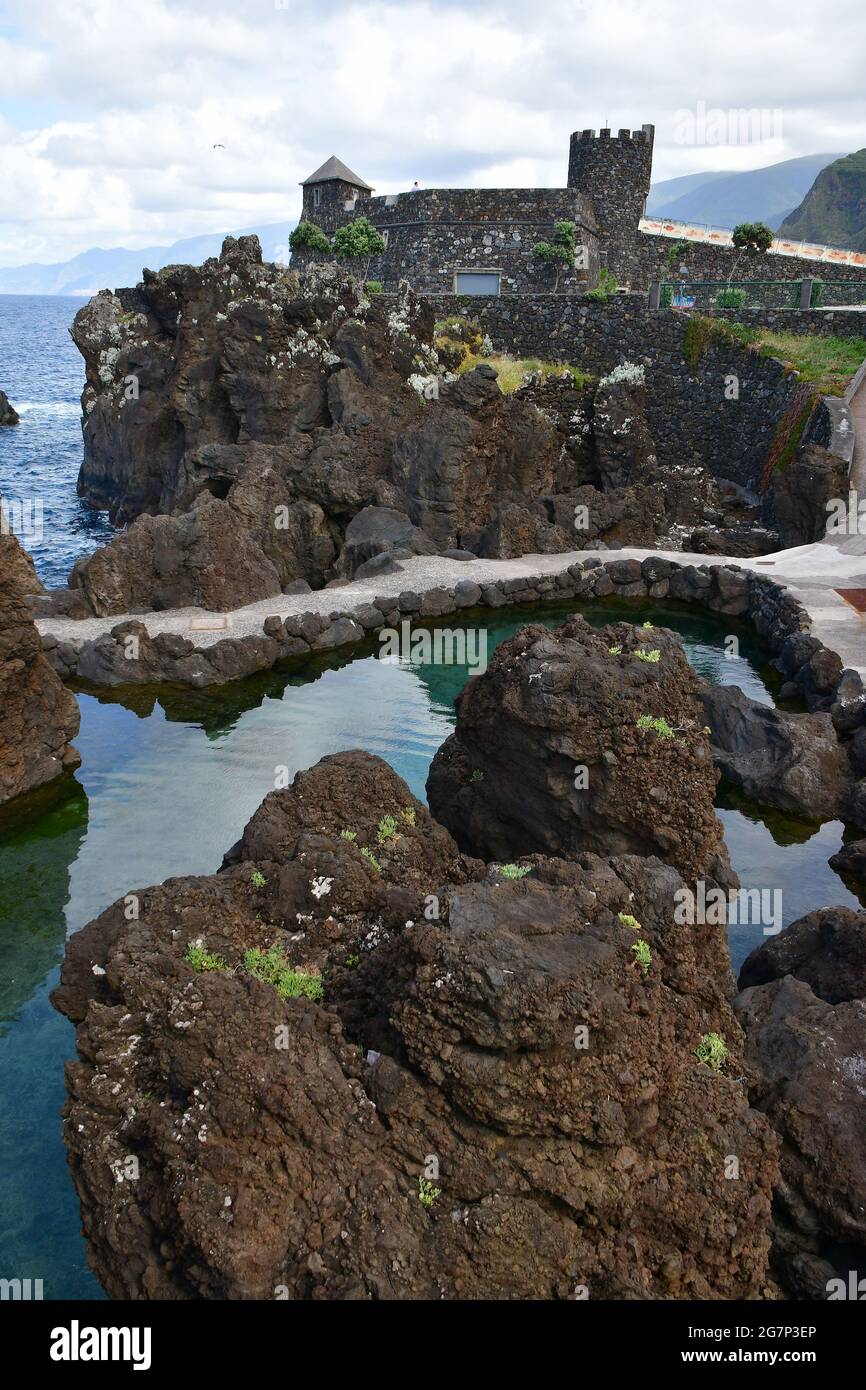 Lava pools hi-res stock photography and images - Alamy