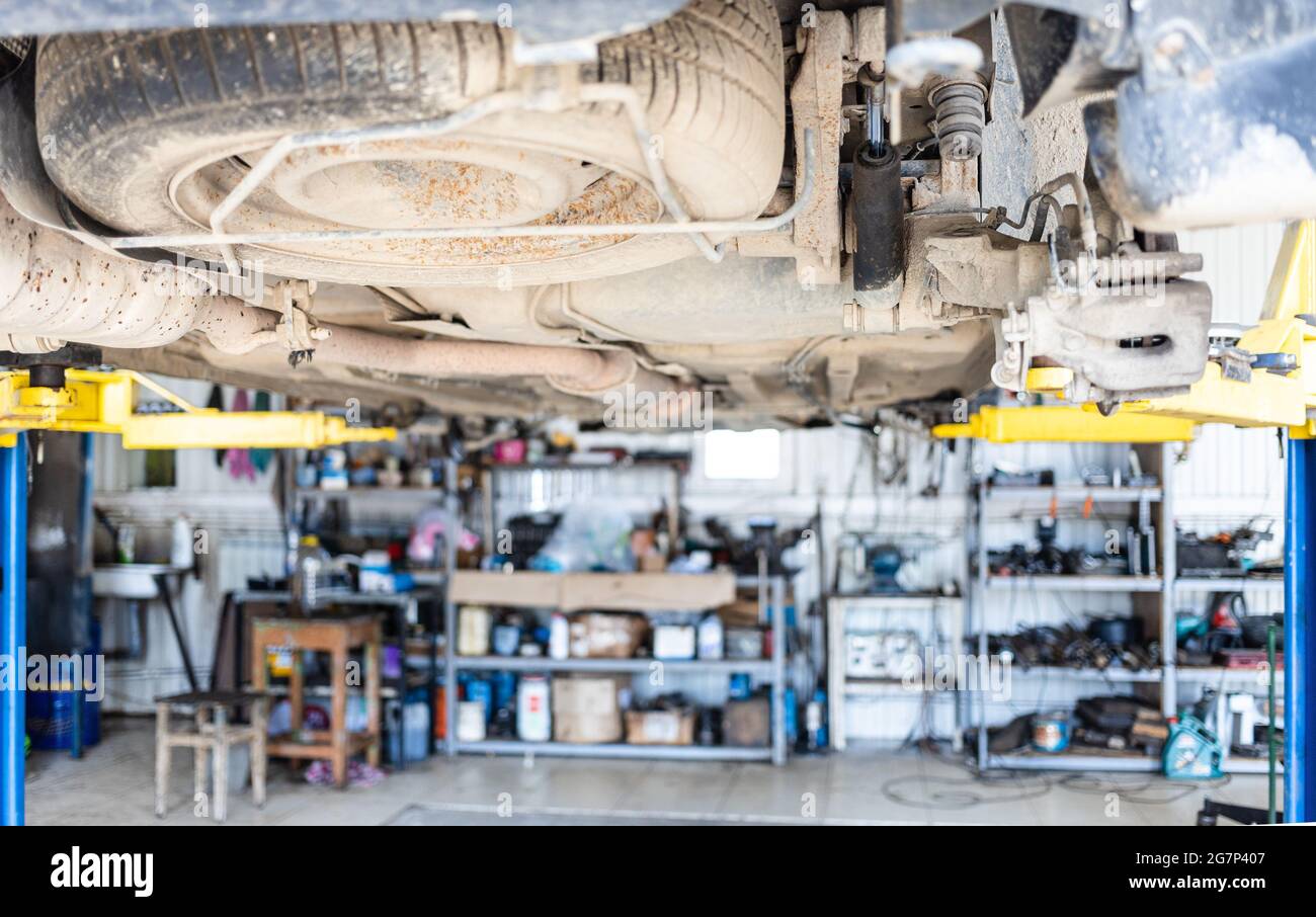 Car suspension broken hi-res stock photography and images - Alamy