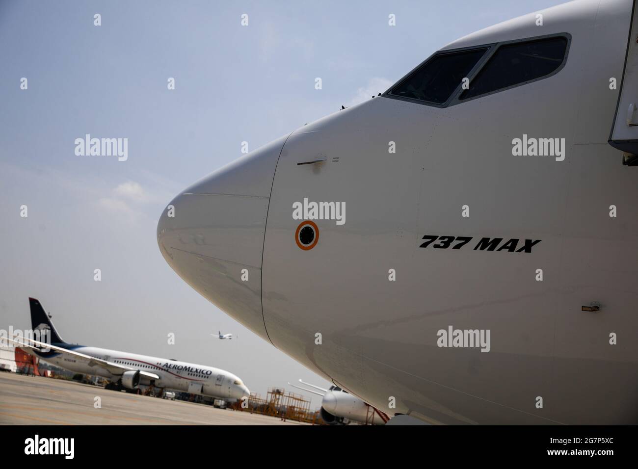 Boeing 737 max cockpit hi-res stock photography and images - Alamy