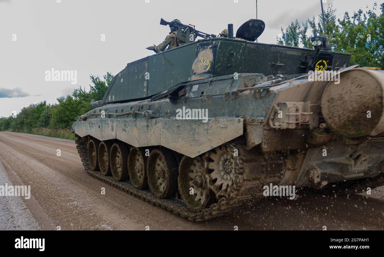 British army Challenger 2 FV4034 main battle tanks on exercise ...