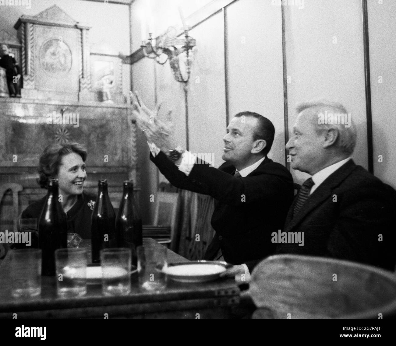 Jack Paar, his wife Miriam Wagner, and Russian puppeteer Sergey ...