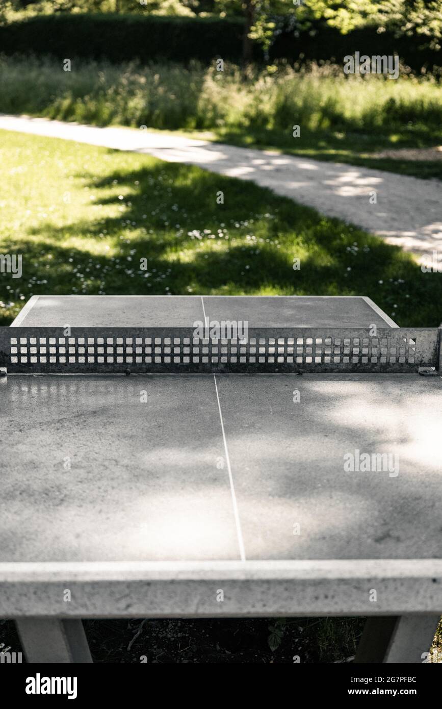 Table tennis in the park outdoors Stock Photo - Alamy