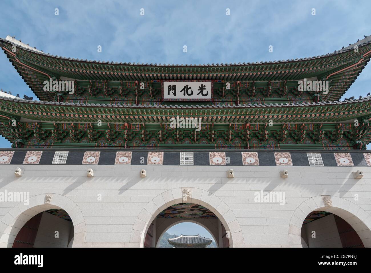 Closeup of the Gwanghwamun Gate, a largest gate of Gyeongbokgung Palace ...