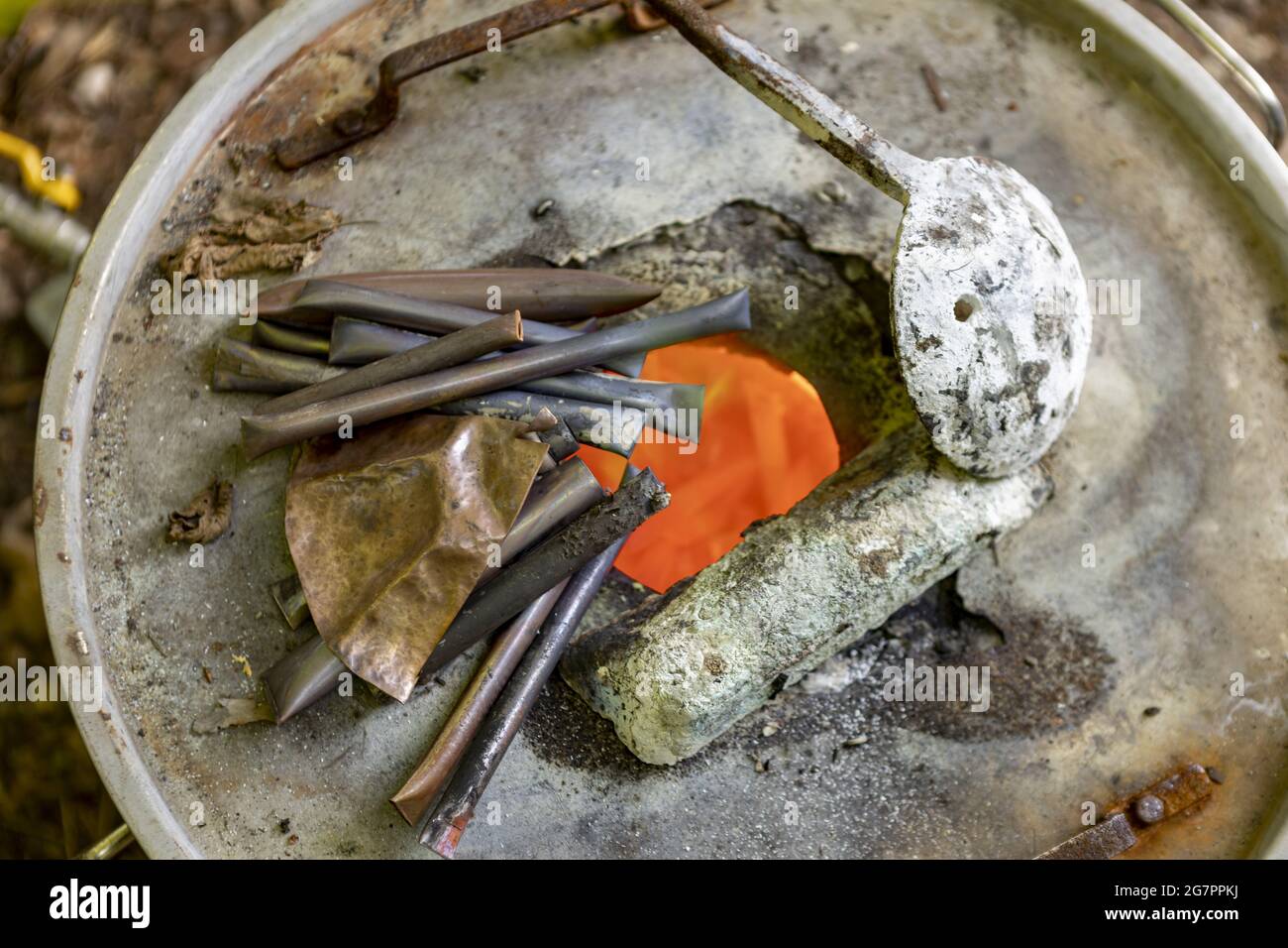 Bronze casting process and manual labor concept Stock Photo - Alamy