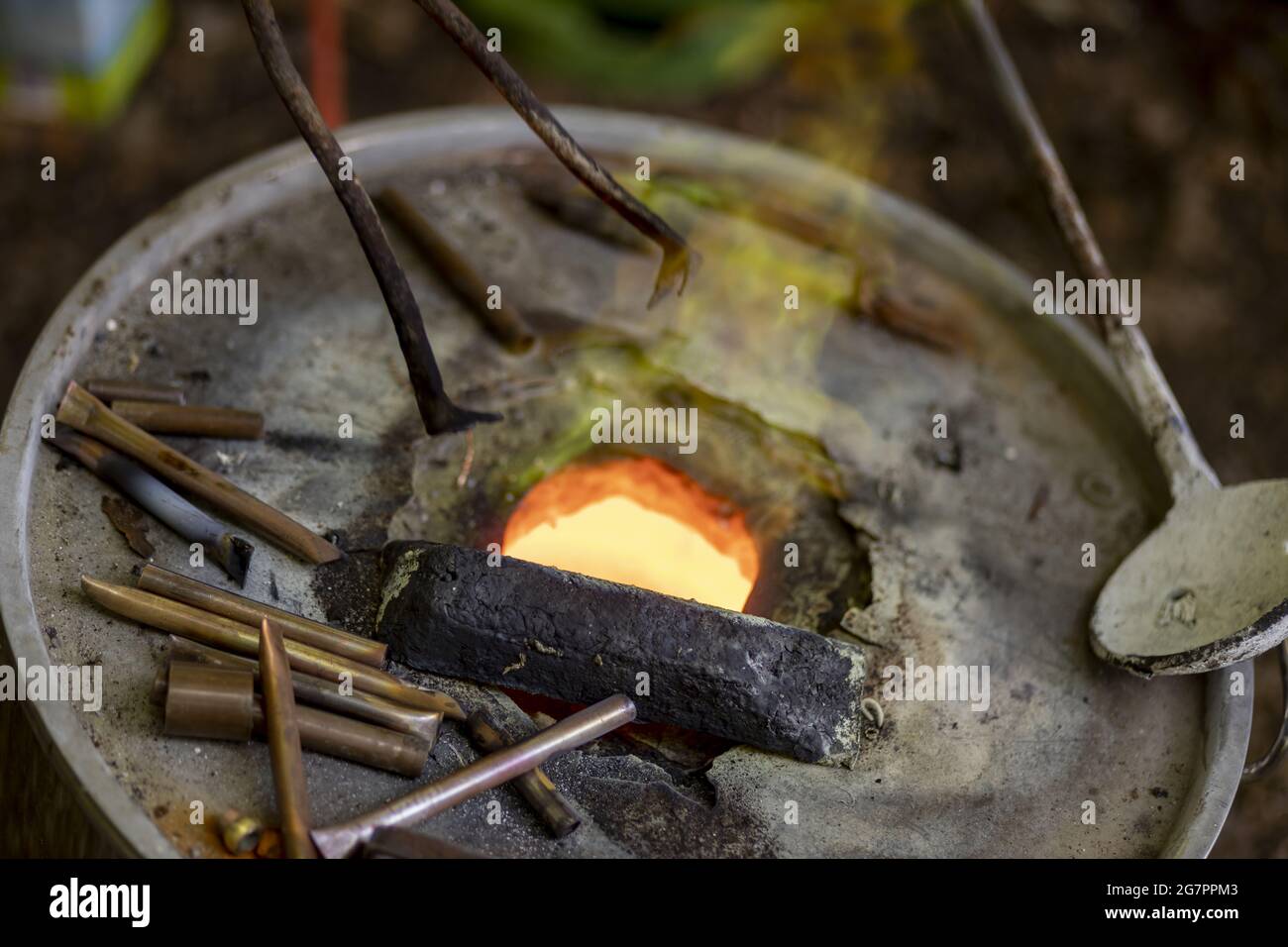 Bronze casting process and manual labor concept Stock Photo - Alamy